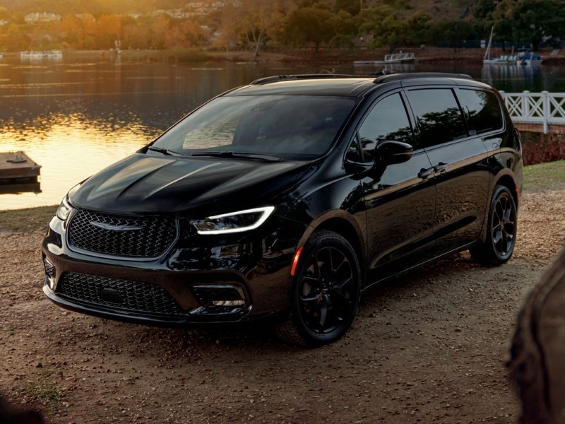 Barrhaven 2024 Chrysler Pacifica Touring-L New Model Overview and Selection